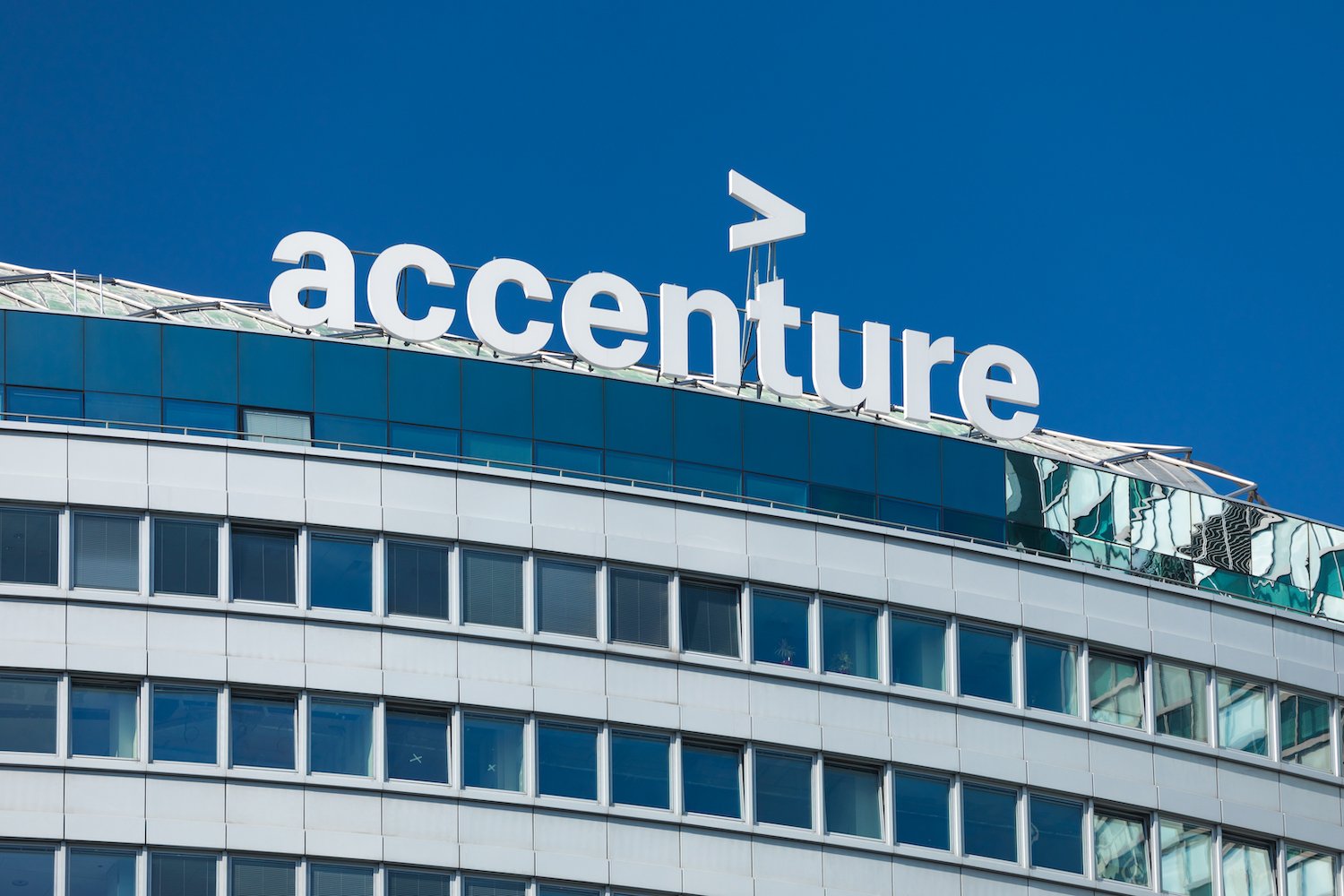 Accenture WFH Jobs for Freshers 2025 : Hiring as Chat Support | Salary ...